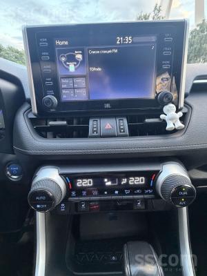 Black Toyota RAV4 2021 in Riga, with an engine capacity of 2.50 L and mileage of 105 thousand km for 33000 €, photo 12 on AUTOMOTO.COM.LV