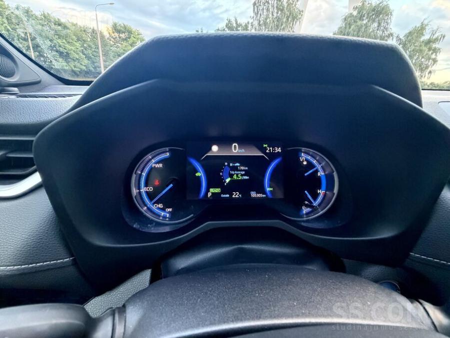 Black Toyota RAV4 2021 in Riga, with an engine capacity of 2.50 L and mileage of 105 thousand km for 33000 €, photo 15 on AUTOMOTO.COM.LV