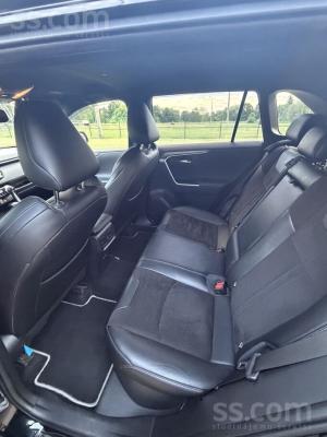 Black Toyota RAV4 2021 in Riga, with an engine capacity of 2.50 L and mileage of 105 thousand km for 33000 €, photo 17 on AUTOMOTO.COM.LV