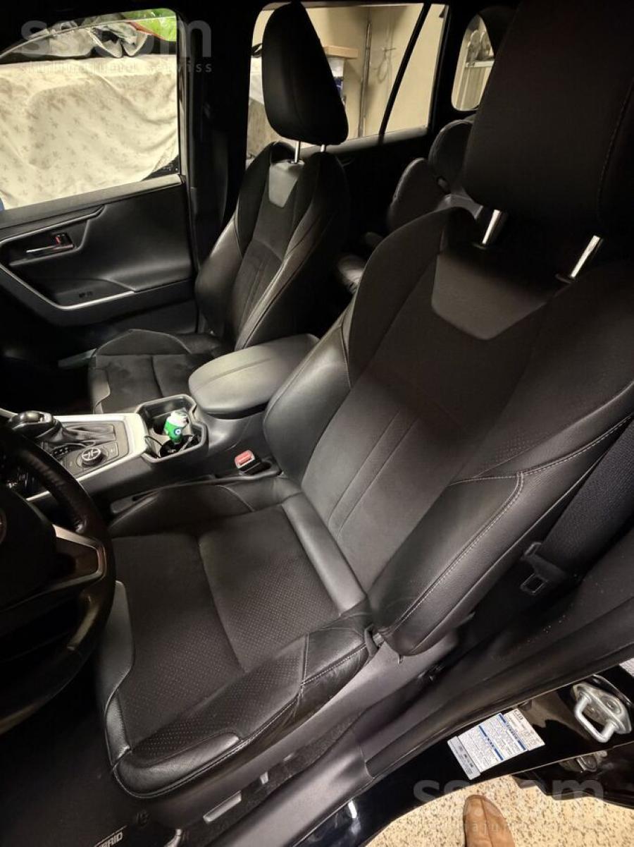 Black Toyota RAV4 2021 in Riga, with an engine capacity of 2.50 L and mileage of 105 thousand km for 33000 €, photo 22 on AUTOMOTO.COM.LV