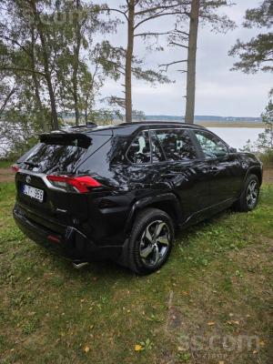 Melns Toyota RAV4 2025 Rīga, ar dzinēja tilpumu 2.50 L un nobraukumu 18 tūkst. km par 50000 €, foto 3 vietnē AUTOMOTO.COM.LV