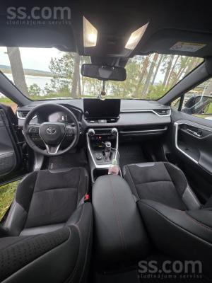 Melns Toyota RAV4 2025 Rīga, ar dzinēja tilpumu 2.50 L un nobraukumu 18 tūkst. km par 50000 €, foto 7 vietnē AUTOMOTO.COM.LV