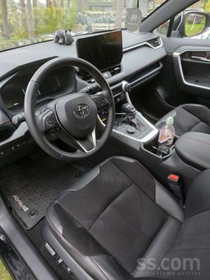 Melns Toyota RAV4 2025 Rīga, ar dzinēja tilpumu 2.50 L un nobraukumu 18 tūkst. km par 50000 €, foto 9 vietnē AUTOMOTO.COM.LV