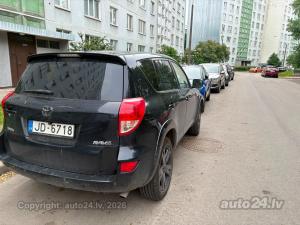 Melns Toyota RAV4 2006 Rīga, ar dzinēja tilpumu 2.20 L un nobraukumu 235 tūkst. km par 1500 €, foto 4 vietnē AUTOMOTO.COM.LV