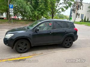 Melns Toyota RAV4 2006 Rīga, ar dzinēja tilpumu 2.20 L un nobraukumu 235 tūkst. km par 1500 €, foto 6 vietnē AUTOMOTO.COM.LV