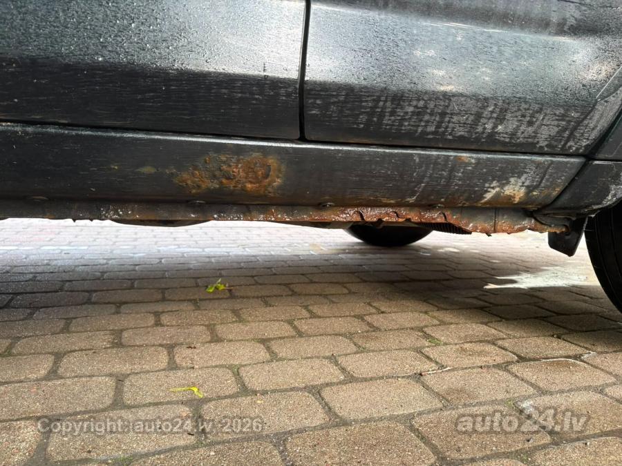 Melns Toyota RAV4 2006 Rīga, ar dzinēja tilpumu 2.20 L un nobraukumu 235 tūkst. km par 1500 €, foto 9 vietnē AUTOMOTO.COM.LV