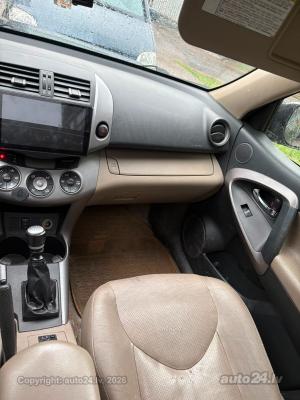 Melns Toyota RAV4 2006 Rīga, ar dzinēja tilpumu 2.20 L un nobraukumu 235 tūkst. km par 1500 €, foto 10 vietnē AUTOMOTO.COM.LV