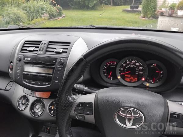 Black Toyota RAV4 2009 in Ventspils, with an engine capacity of 2.20 L and mileage of 0 thousand km for 1800 €, photo 3 on AUTOMOTO.COM.LV