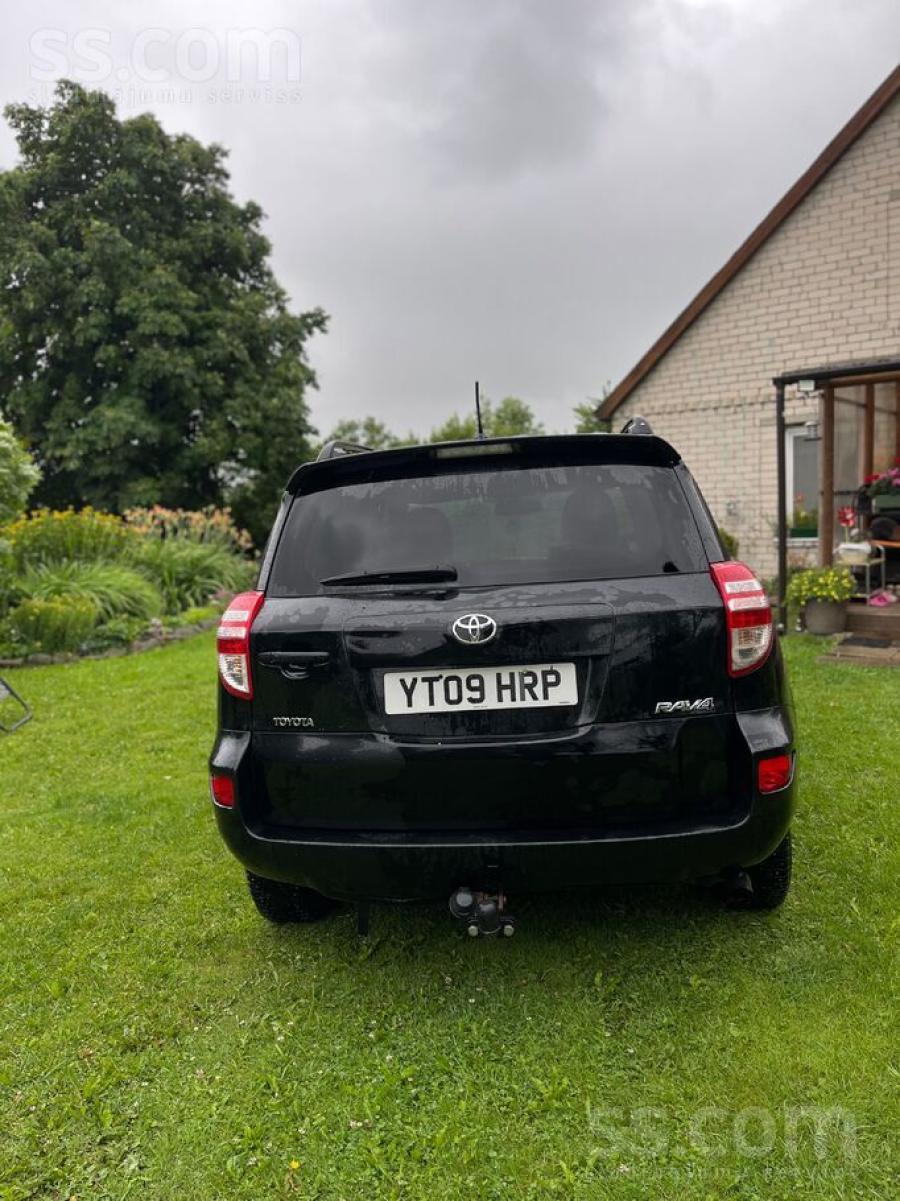 Melns Toyota RAV4 2009 Ventspils, ar dzinēja tilpumu 2.20 L un nobraukumu 0 tūkst. km par 1800 €, foto 5 vietnē AUTOMOTO.COM.LV