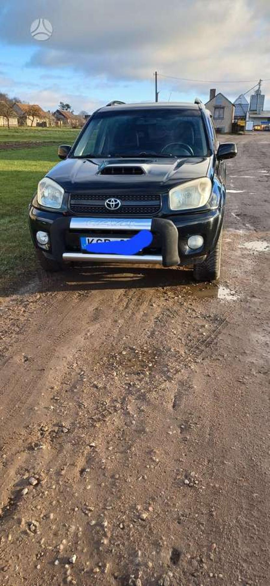 Black Toyota RAV4 2017 in Raseiniai, with an engine capacity of 2.00 L and mileage of 323 thousand km for 2650 €, photo 1 on AUTOMOTO.COM.LV