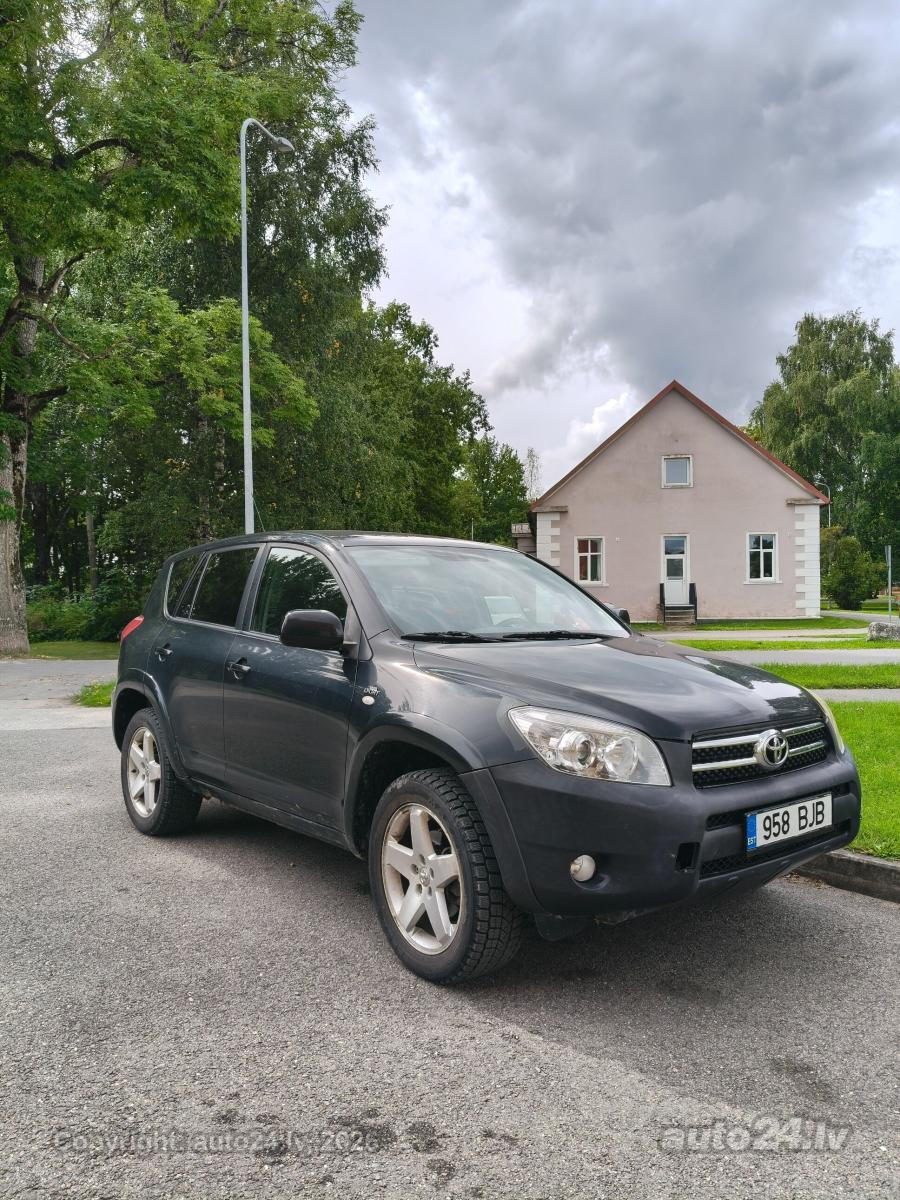Melns Toyota RAV4 2006 Jegeva, ar dzinēja tilpumu 2.20 L un nobraukumu 288 tūkst. km par 2400 €, foto 1 vietnē AUTOMOTO.COM.LV