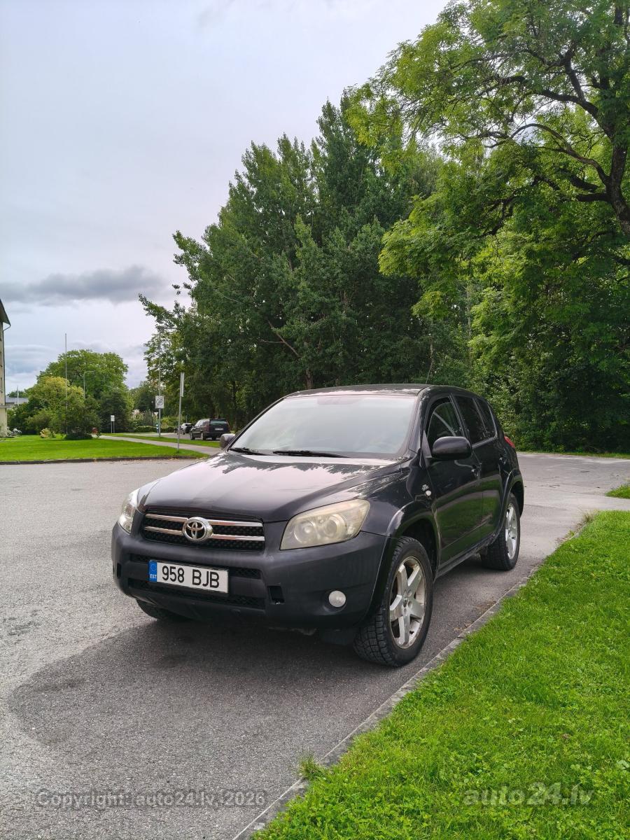 Melns Toyota RAV4 2006 Jegeva, ar dzinēja tilpumu 2.20 L un nobraukumu 288 tūkst. km par 2400 €, foto 3 vietnē AUTOMOTO.COM.LV