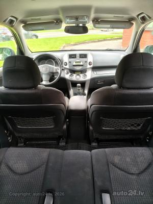 Melns Toyota RAV4 2006 Jegeva, ar dzinēja tilpumu 2.20 L un nobraukumu 288 tūkst. km par 2400 €, foto 7 vietnē AUTOMOTO.COM.LV