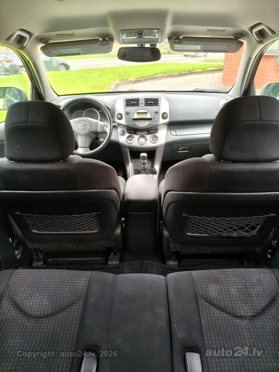 Melns Toyota RAV4 2006 Jegeva, ar dzinēja tilpumu 2.20 L un nobraukumu 288 tūkst. km par 2400 €, foto 7 vietnē AUTOMOTO.COM.LV