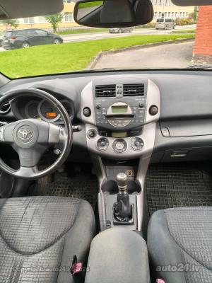 Melns Toyota RAV4 2006 Jegeva, ar dzinēja tilpumu 2.20 L un nobraukumu 288 tūkst. km par 2400 €, foto 8 vietnē AUTOMOTO.COM.LV