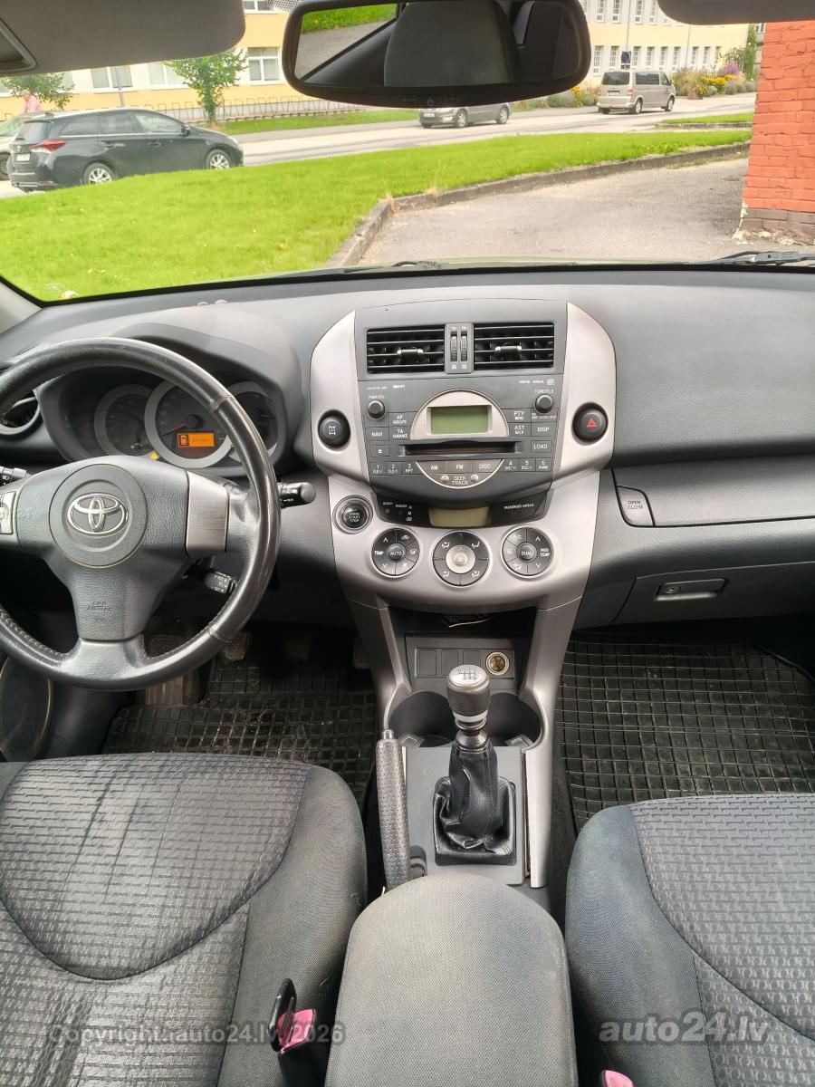 Melns Toyota RAV4 2006 Jegeva, ar dzinēja tilpumu 2.20 L un nobraukumu 288 tūkst. km par 2400 €, foto 8 vietnē AUTOMOTO.COM.LV