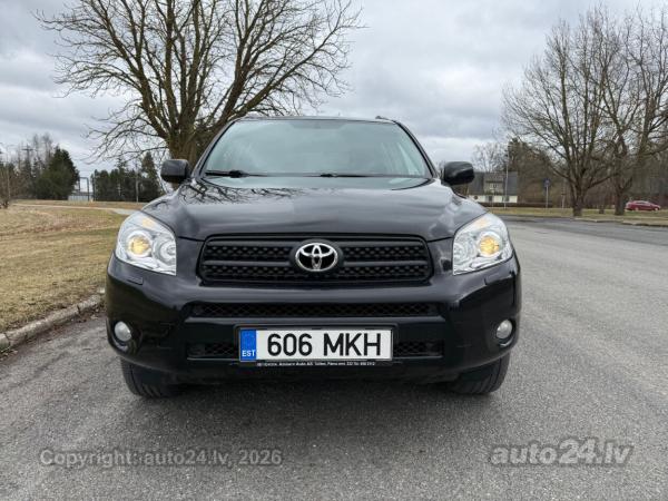 Black Toyota RAV4 2007 in Rakvere, with an engine capacity of 2.20 L and mileage of 220 thousand km for 5900 €, photo 2 on AUTOMOTO.COM.LV