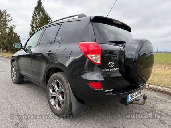 Black Toyota RAV4 2007 in Rakvere, with an engine capacity of 2.20 L and mileage of 220 thousand km for 5900 €, photo 4 on AUTOMOTO.COM.LV