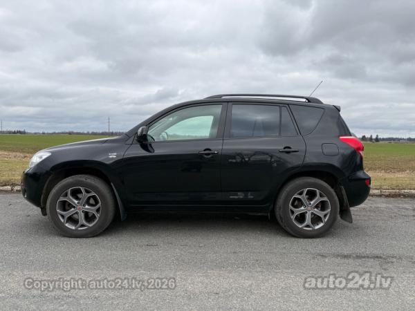 Black Toyota RAV4 2007 in Rakvere, with an engine capacity of 2.20 L and mileage of 220 thousand km for 5900 €, photo 7 on AUTOMOTO.COM.LV