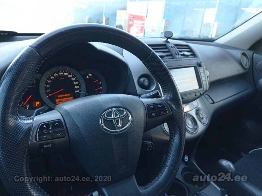 Melns Toyota RAV4 2010 Narva, ar dzinēja tilpumu 2.20 L un nobraukumu 300 tūkst. km par 7500 €, foto 2 vietnē AUTOMOTO.COM.LV