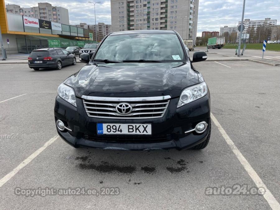 Melns Toyota RAV4 2010 Narva, ar dzinēja tilpumu 2.20 L un nobraukumu 300 tūkst. km par 7500 €, foto 16 vietnē AUTOMOTO.COM.LV