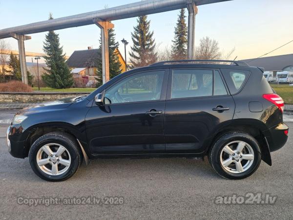 Melns Toyota RAV4 2012 Paide, ar dzinēja tilpumu 2.00 L un nobraukumu 199 tūkst. km par 7999 €, foto 3 vietnē AUTOMOTO.COM.LV