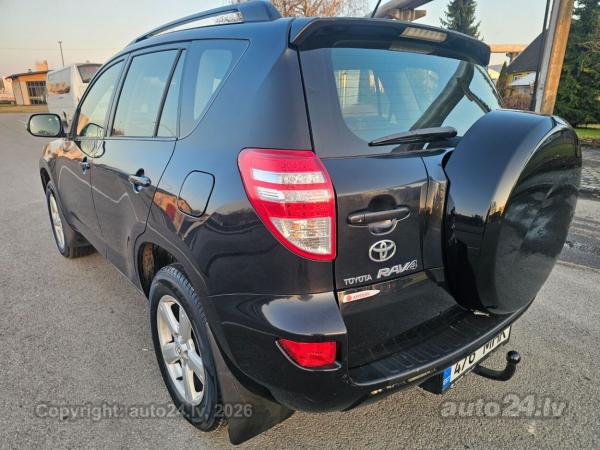 Melns Toyota RAV4 2012 Paide, ar dzinēja tilpumu 2.00 L un nobraukumu 199 tūkst. km par 7999 €, foto 6 vietnē AUTOMOTO.COM.LV
