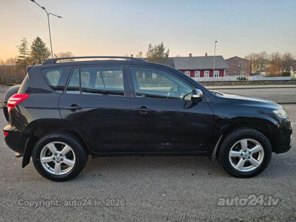 Melns Toyota RAV4 2012 Paide, ar dzinēja tilpumu 2.00 L un nobraukumu 199 tūkst. km par 7999 €, foto 7 vietnē AUTOMOTO.COM.LV