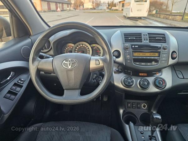 Melns Toyota RAV4 2012 Paide, ar dzinēja tilpumu 2.00 L un nobraukumu 199 tūkst. km par 7999 €, foto 9 vietnē AUTOMOTO.COM.LV