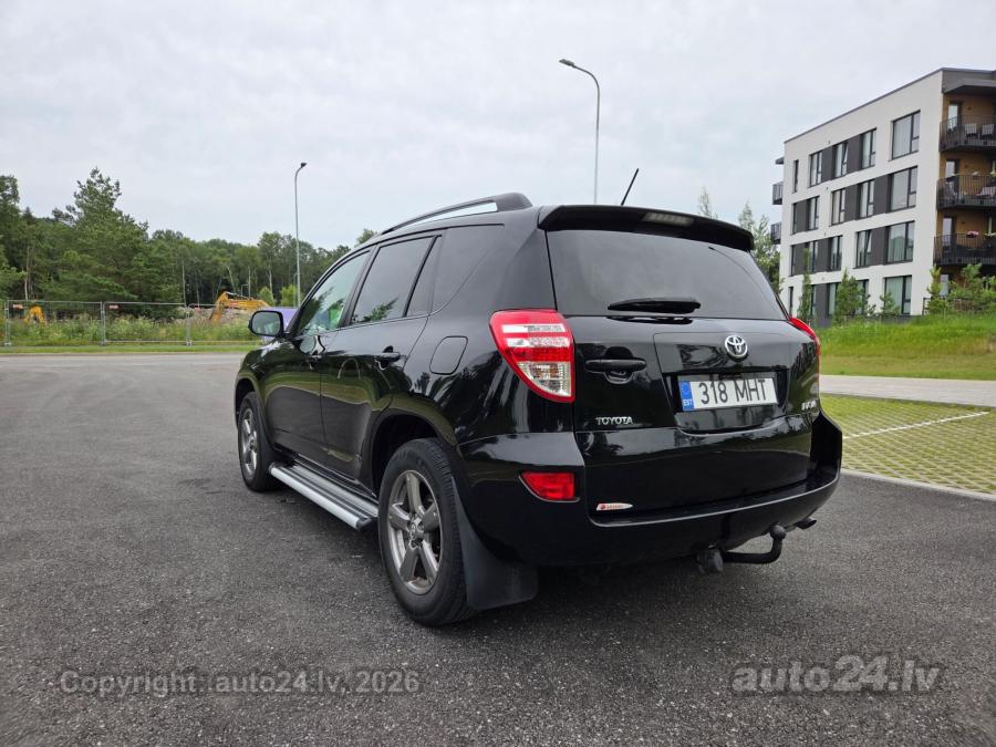 Melns Toyota RAV4 2012 Tallina, ar dzinēja tilpumu 2.00 L un nobraukumu 147 tūkst. km par 11900 €, foto 6 vietnē AUTOMOTO.COM.LV