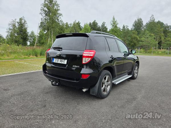 Melns Toyota RAV4 2012 Tallina, ar dzinēja tilpumu 2.00 L un nobraukumu 147 tūkst. km par 11900 €, foto 6 vietnē AUTOMOTO.COM.LV