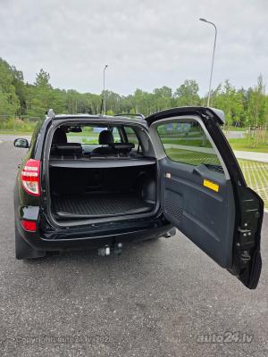Melns Toyota RAV4 2012 Tallina, ar dzinēja tilpumu 2.00 L un nobraukumu 147 tūkst. km par 11900 €, foto 8 vietnē AUTOMOTO.COM.LV