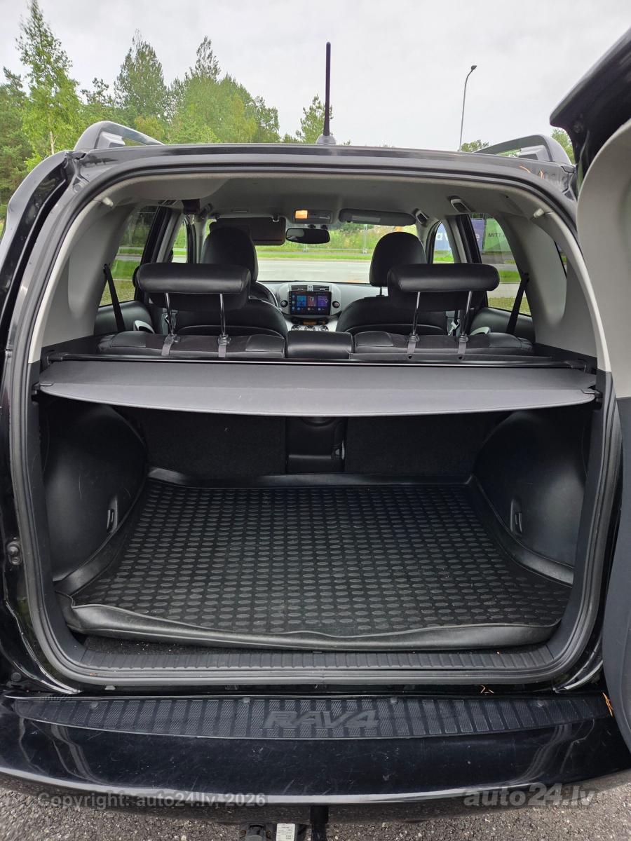 Melns Toyota RAV4 2012 Tallina, ar dzinēja tilpumu 2.00 L un nobraukumu 147 tūkst. km par 11900 €, foto 9 vietnē AUTOMOTO.COM.LV