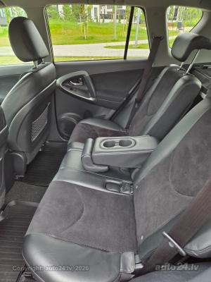 Melns Toyota RAV4 2012 Tallina, ar dzinēja tilpumu 2.00 L un nobraukumu 147 tūkst. km par 11900 €, foto 11 vietnē AUTOMOTO.COM.LV