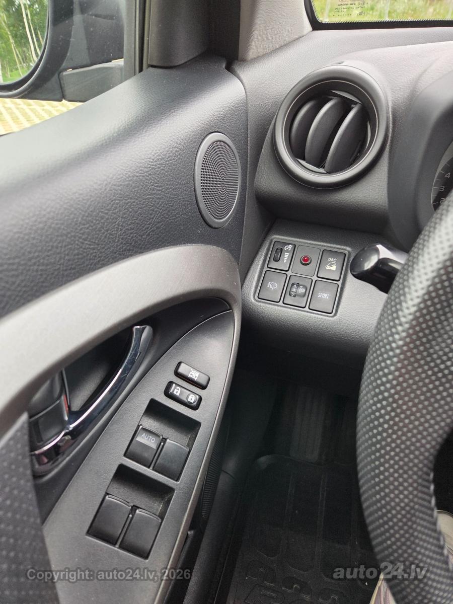 Melns Toyota RAV4 2012 Tallina, ar dzinēja tilpumu 2.00 L un nobraukumu 147 tūkst. km par 11900 €, foto 16 vietnē AUTOMOTO.COM.LV