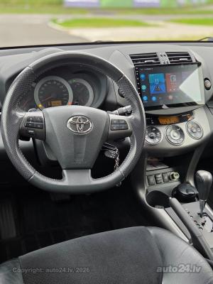 Melns Toyota RAV4 2012 Tallina, ar dzinēja tilpumu 2.00 L un nobraukumu 147 tūkst. km par 11900 €, foto 17 vietnē AUTOMOTO.COM.LV
