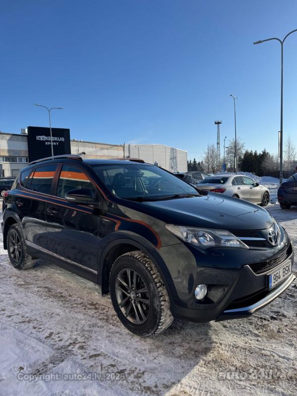 Black Toyota RAV4 2013 in Tallinn, with an engine capacity of 2.00 L and mileage of 195 thousand km for 13000 €, photo 2 on AUTOMOTO.COM.LV