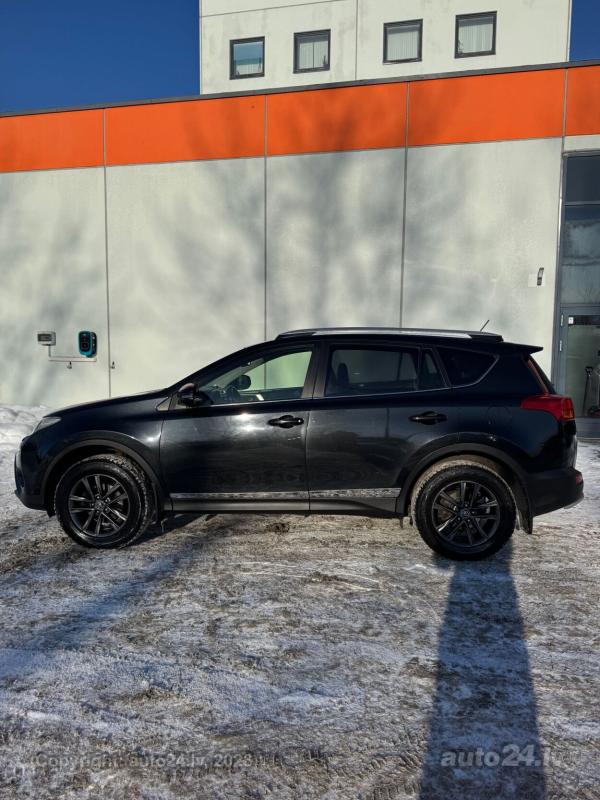 Black Toyota RAV4 2013 in Tallinn, with an engine capacity of 2.00 L and mileage of 195 thousand km for 13000 €, photo 3 on AUTOMOTO.COM.LV
