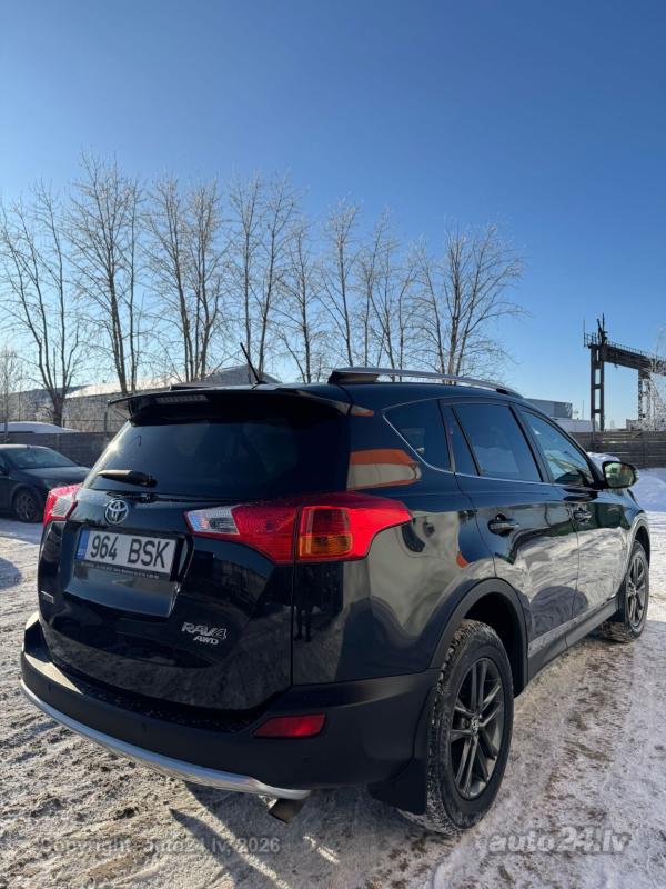 Black Toyota RAV4 2013 in Tallinn, with an engine capacity of 2.00 L and mileage of 195 thousand km for 13000 €, photo 5 on AUTOMOTO.COM.LV