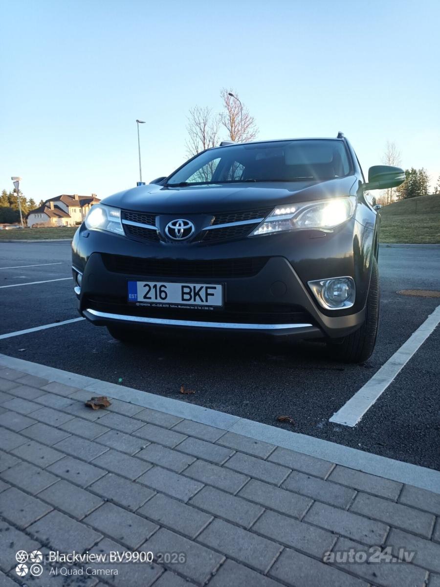 Melns Toyota RAV4 2013 Tallina, ar dzinēja tilpumu 2.20 L un nobraukumu 224 tūkst. km par 9600 €, foto 4 vietnē AUTOMOTO.COM.LV