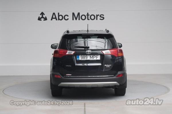 Black Toyota RAV4 2014 in Tallinn, with an engine capacity of 2.00 L and mileage of 156 thousand km for 13990 €, photo 5 on AUTOMOTO.COM.LV