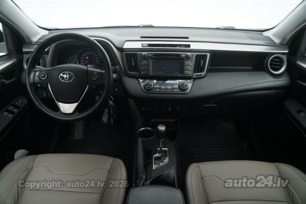 Black Toyota RAV4 2014 in Tallinn, with an engine capacity of 2.00 L and mileage of 156 thousand km for 13990 €, photo 7 on AUTOMOTO.COM.LV