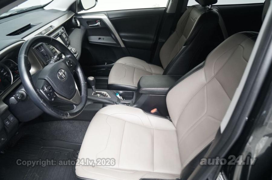 Black Toyota RAV4 2014 in Tallinn, with an engine capacity of 2.00 L and mileage of 156 thousand km for 13990 €, photo 6 on AUTOMOTO.COM.LV
