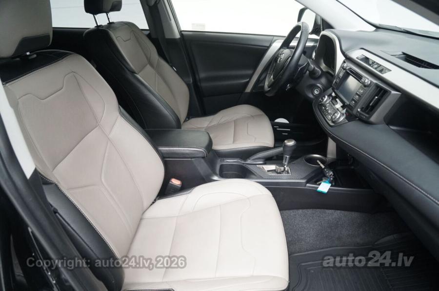 Black Toyota RAV4 2014 in Tallinn, with an engine capacity of 2.00 L and mileage of 156 thousand km for 13990 €, photo 8 on AUTOMOTO.COM.LV