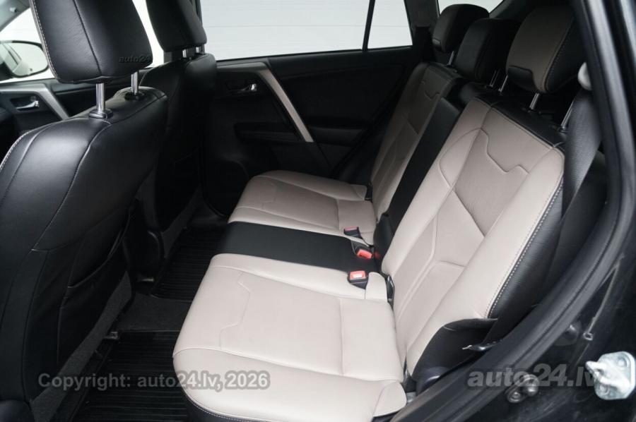 Black Toyota RAV4 2014 in Tallinn, with an engine capacity of 2.00 L and mileage of 156 thousand km for 13990 €, photo 9 on AUTOMOTO.COM.LV