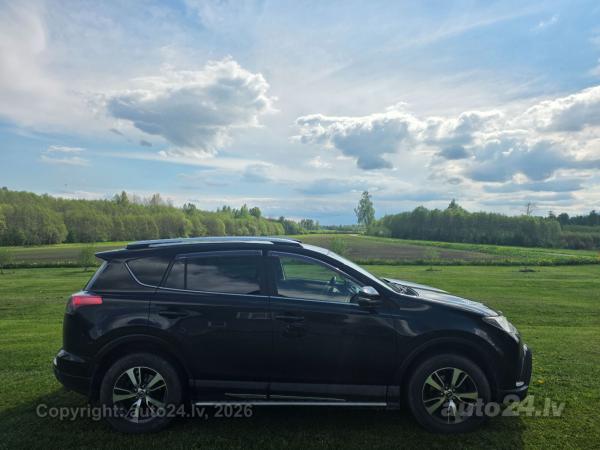 Melns Toyota RAV4 2015 Tallina, ar dzinēja tilpumu 2.00 L un nobraukumu 0 tūkst. km par 11990 €, foto 3 vietnē AUTOMOTO.COM.LV