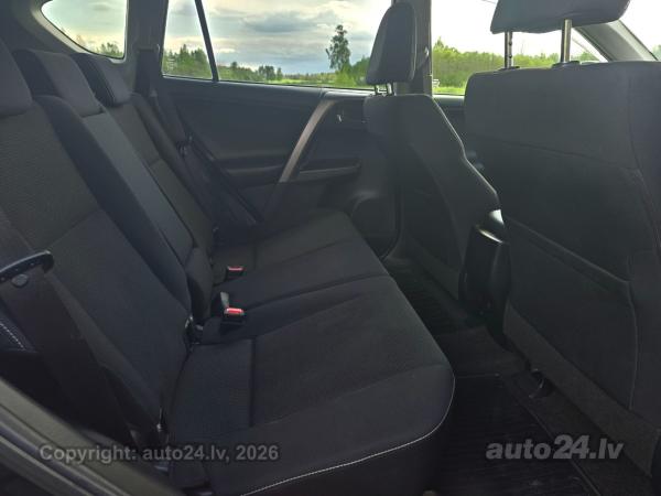 Melns Toyota RAV4 2015 Tallina, ar dzinēja tilpumu 2.00 L un nobraukumu 0 tūkst. km par 11990 €, foto 6 vietnē AUTOMOTO.COM.LV