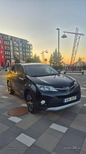 Melns Toyota RAV4 2015 Tallina, ar dzinēja tilpumu 2.20 L un nobraukumu 218 tūkst. km par 12900 €, foto  vietnē AUTOMOTO.COM.LV