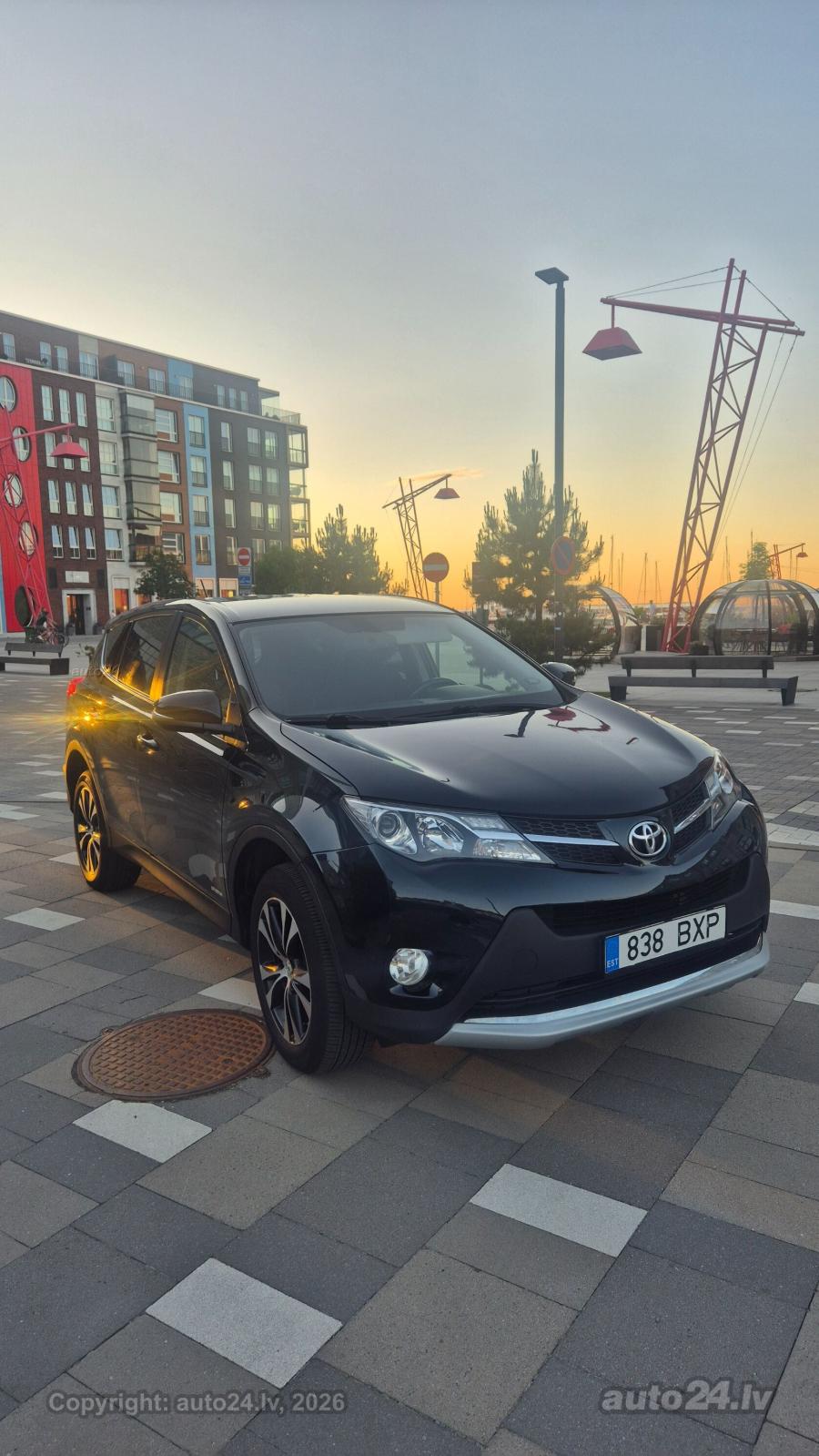 Melns Toyota RAV4 2015 Tallina, ar dzinēja tilpumu 2.20 L un nobraukumu 218 tūkst. km par 12900 €, foto 1 vietnē AUTOMOTO.COM.LV