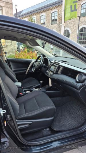 Melns Toyota RAV4 2015 Tallina, ar dzinēja tilpumu 2.20 L un nobraukumu 218 tūkst. km par 12900 €, foto 9 vietnē AUTOMOTO.COM.LV